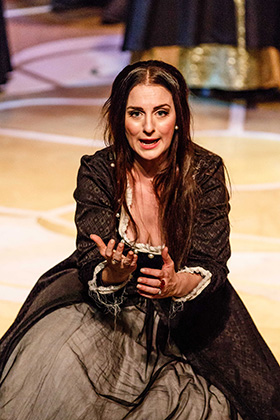 melbourne_opera_anna_bolena_production_still_-_elena_xanthoudakis_as ...